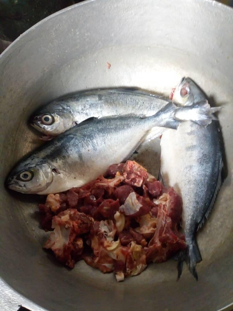 Sauce feuille de Patate avec du riz blanc